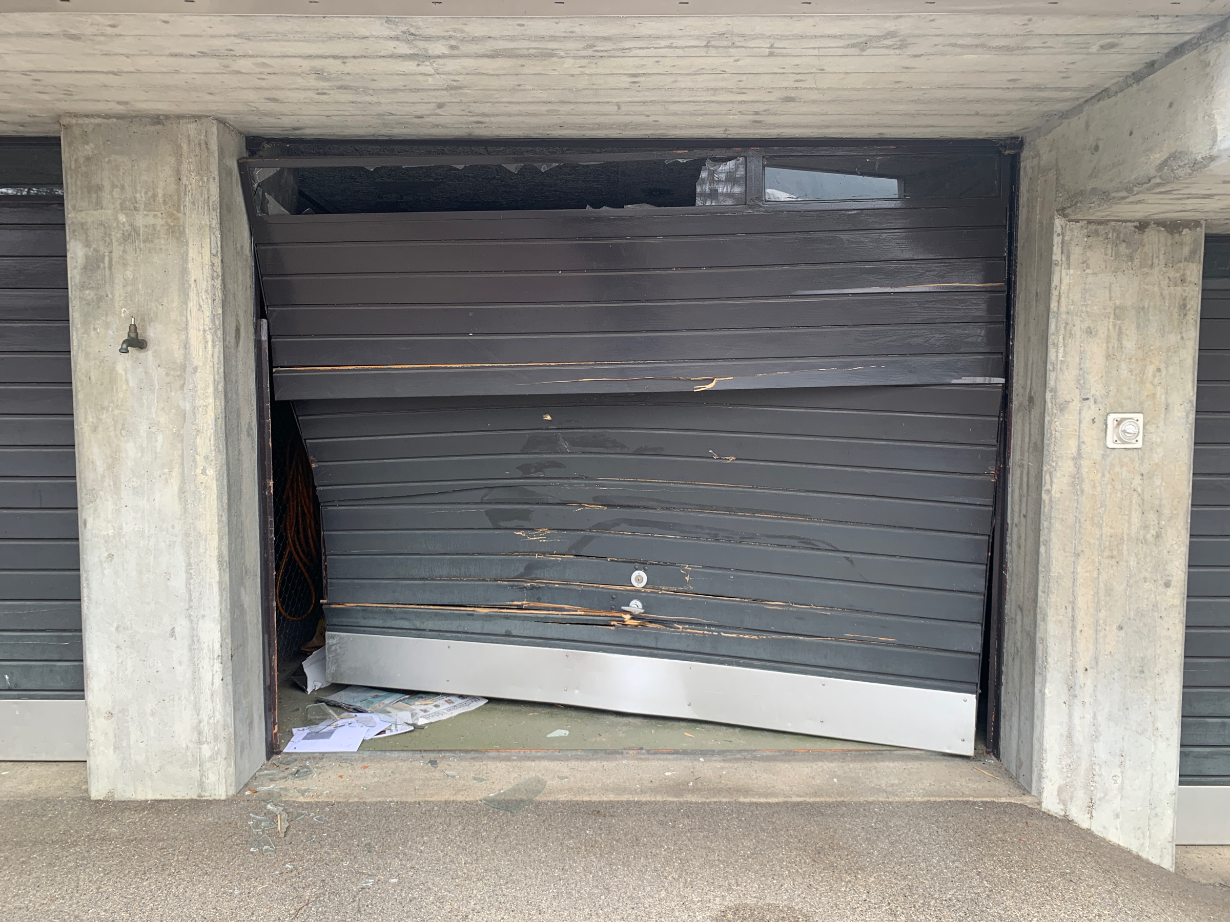 Jugendlicher entwendet Auto und verursacht Unfall | stadt.sg.ch